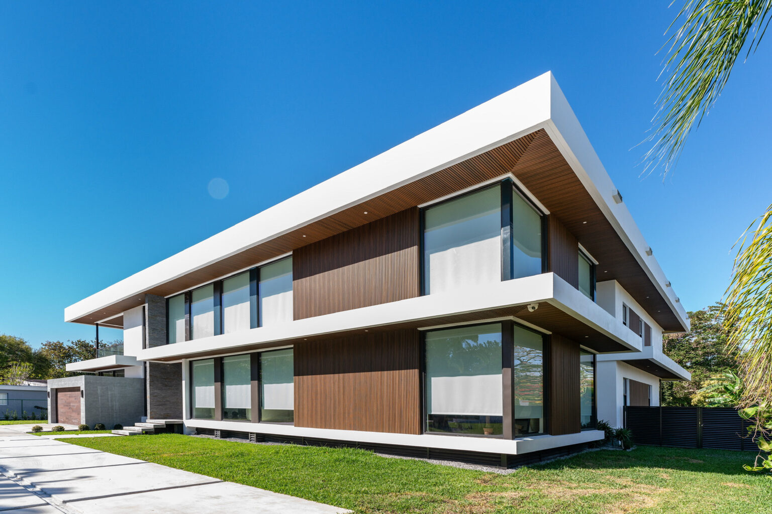 Nine Types of Rot-Resistant Wood For Exterior Projects - Russin